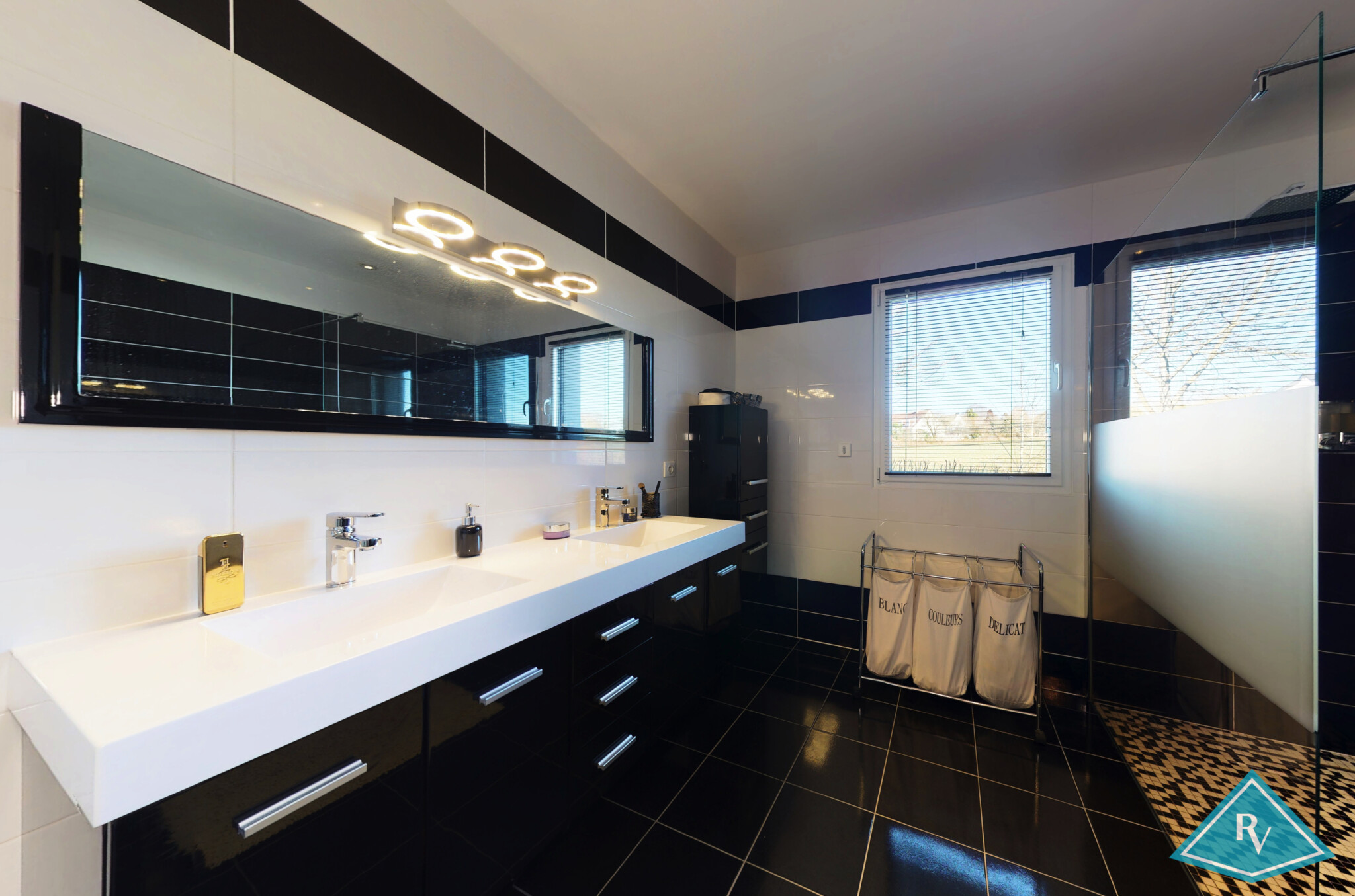 Achat - Maison contemporaine à toit plat TOLLEVAST 194m² - Régine Villedieu Immobilier